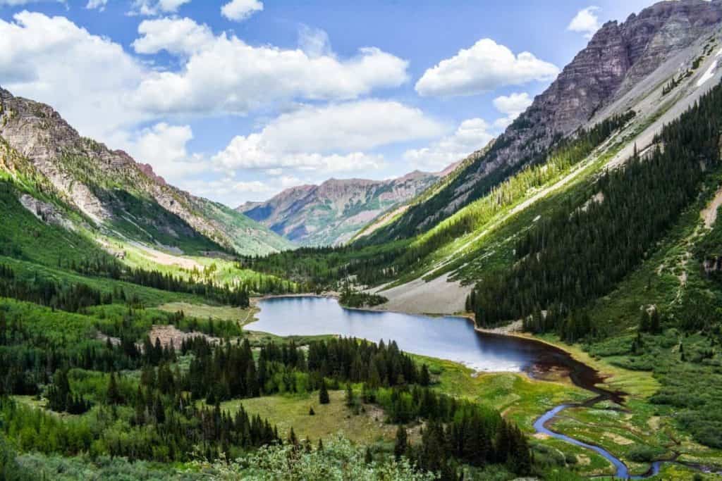 Aspen Vs Vail: An Honest Comparison To Help You Choose! | WaytoStay